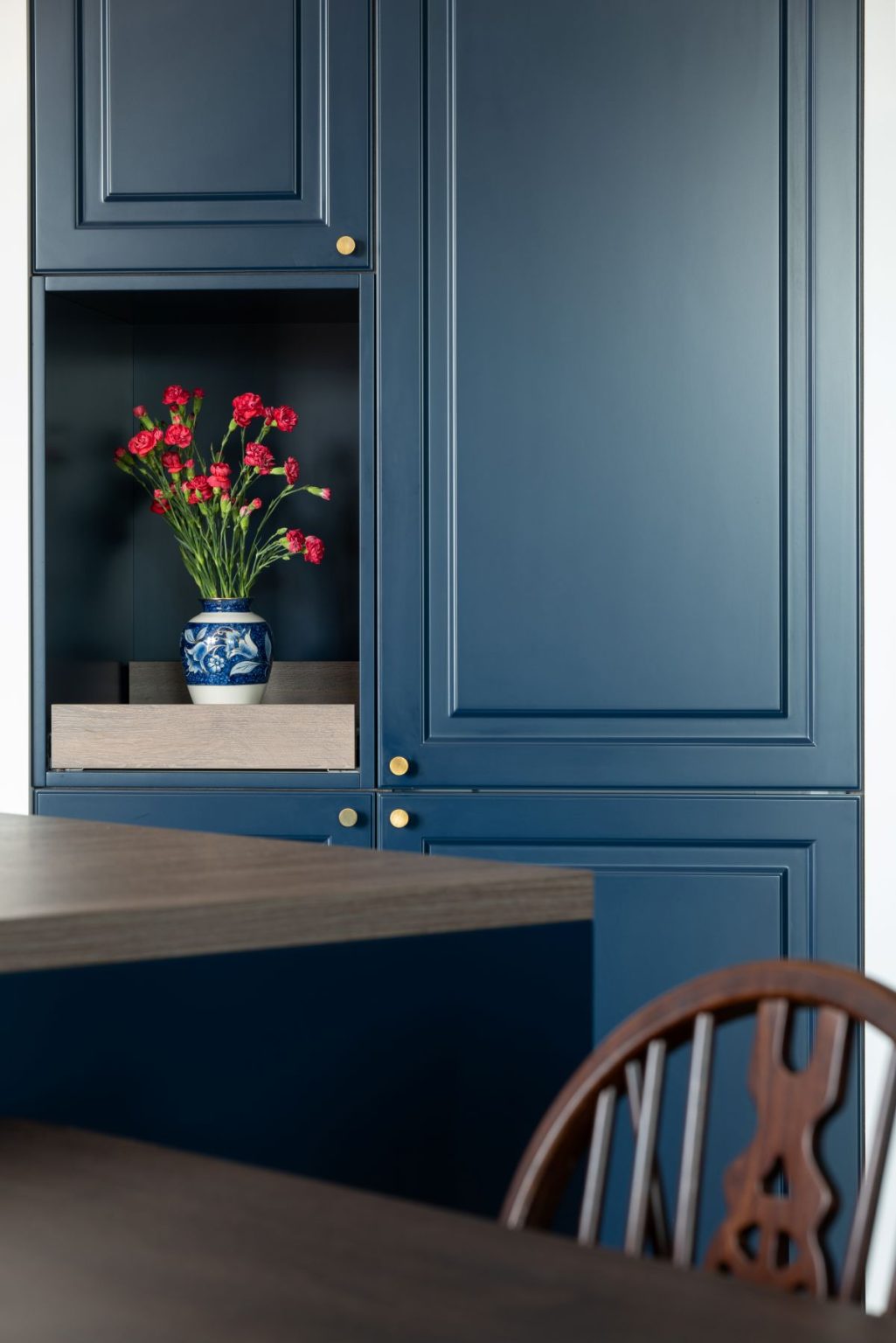 Metamorfoza mieszkania z lat 90. – nadanie nowego stylu i charakteru Qbik Design - Internity Home